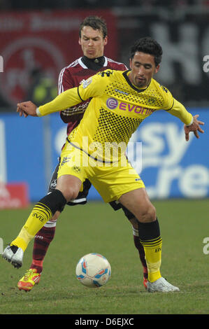 Dortmund' Lucas Barrios (R) vies for the ball with Munich's Holger ...