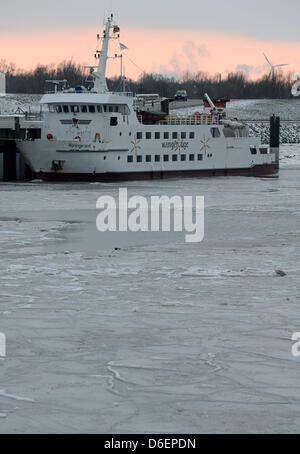The ferry to Wangerooge Island "Harlingerland" is moored on the outer ...