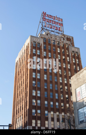 A photograph of the Daily News Building on 42nd Street in New York ...