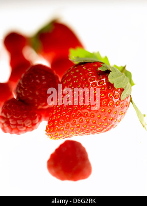 pile of ripe raspberries Stock Photo - Alamy
