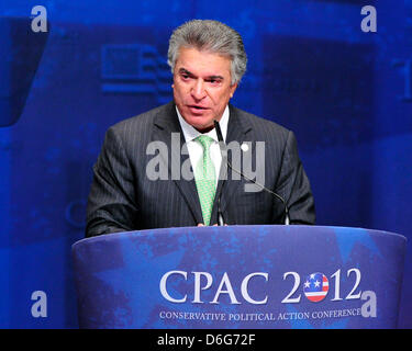 Al Cardenas, Chairman, the American Conservative Union, introduces ...