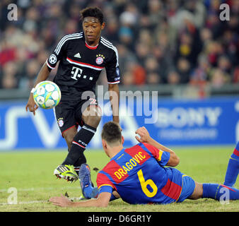 Fight for the ball / Duel between David Philipp (TSV Munich 1860, #08 ...