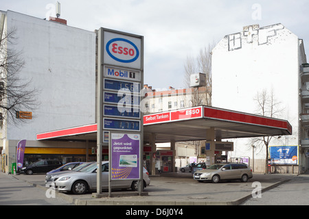 Berlin, Germany, Esso gas station early this morning Stock Photo - Alamy