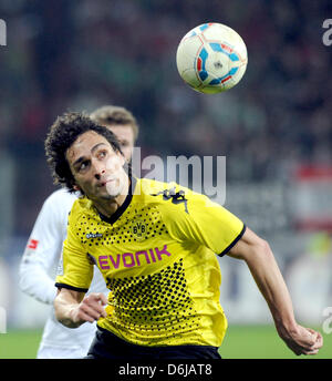 Dortmund's Mats Hummels (R) vies for the ball with Madrid's Cristiano ...