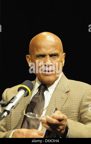Der US-amerikanischer Sänger, Schauspieler und Entertainer Harry Belafonte bei einer Lesung aus ...