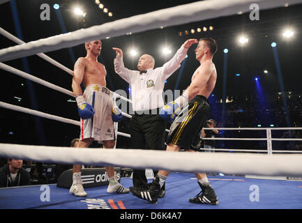 German light heavyweight boxer Eduard Gutknecht (L) celebrates the ...