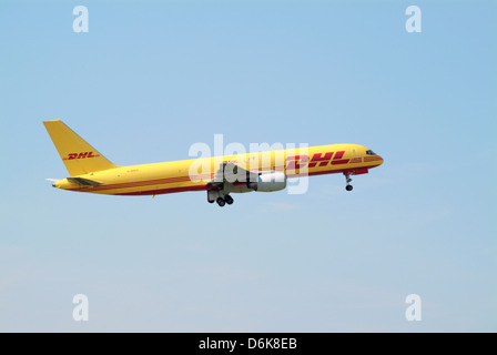 DHL Boeing 757 taking off from runway RIAT 2005 RAF Fairford ...