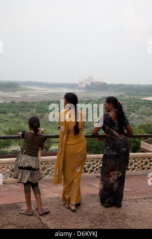 India, Agra, view towards the Taj Mahal across the Yamuna river Stock ...