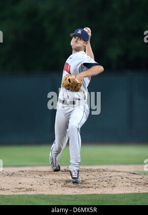 April 19, 2013: Arizona pitcher #48 Konner Wade in action during the ...