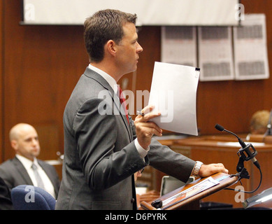Los Angeles County Deputy District Attorney Paul Przelomiec, left ...