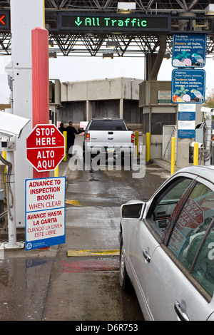 US customs and border protection checkpoint at Lewiston-Queenston ...