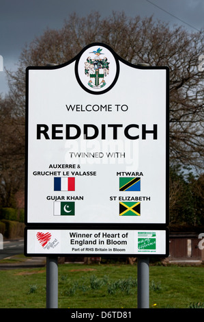 Welcome to Redditch sign Stock Photo - Alamy