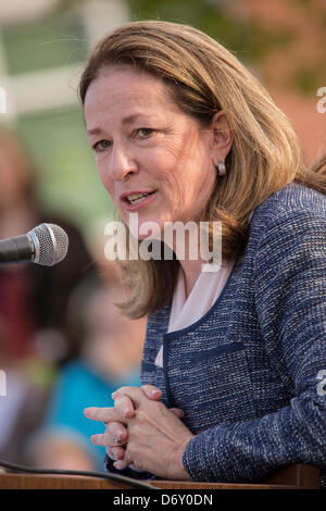 Elizabeth Colbert Busch, sister of comedian Stephen Colbert, shakes ...