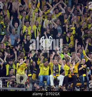 Real Madrid fans cheer after the Club World Cup round of 16 soccer ...