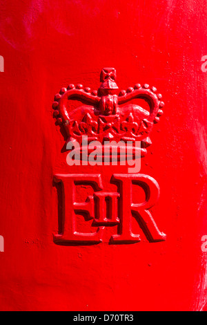 Crown symbol on British Royal Mail pillar box Stock Photo - Alamy