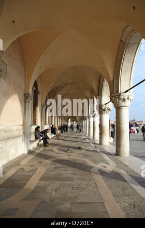 The arches of the Procuratie Vecchie in Venice, Italy Stock Photo - Alamy
