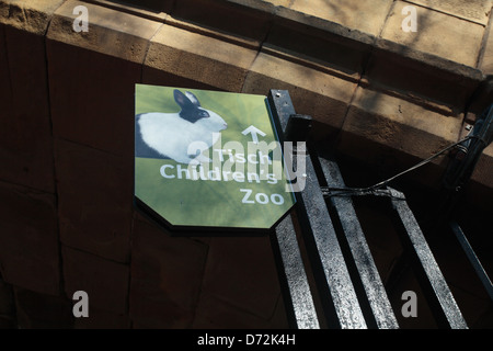 Sign for Central Park Zoo Stock Photo - Alamy