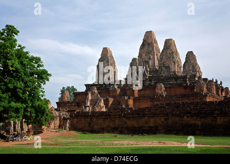 Tourists climb Pre Rup Temple, Angkor Wat, Cambodia Stock Photo - Alamy
