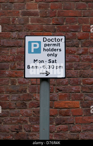 A parking sign for doctor parking only Stock Photo - Alamy