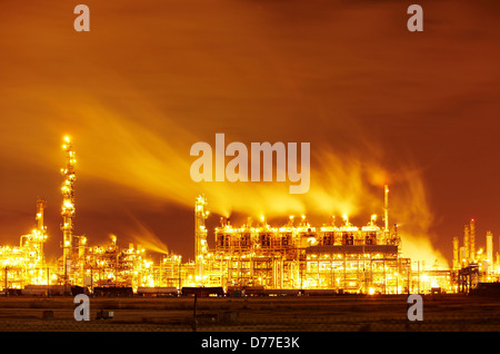 Night view petrochemical refinery Pasadena Houston Texas USA Stock ...