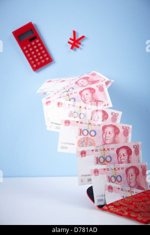 100 Yuan notes from a red Chinese wallet Stock Photo - Alamy