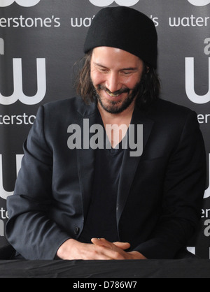 Keanu Reeves at a book signing at Waterstone's, Piccadilly London ...
