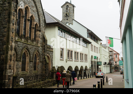 Exterior: Gwynedd County Council headquarters offices, Caernarfon ...