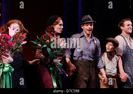 Kelsey Fowler, Laura Osnes, Jeremy Jordan and Talon Ackerman Opening ...