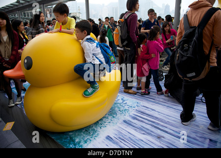 The Rubber Duck Project in Hong Kong Stock Photo - Alamy
