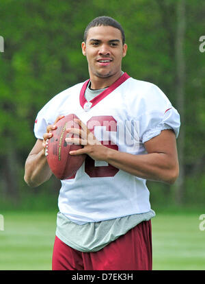 Florida tight end Jordan Reed snags a pass in front of NFL football ...