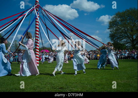 Children dancing around Maypole, The Ickwell May Day Festival, Ickwell ...