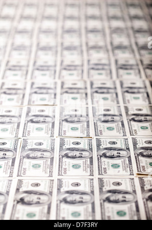 A large quantity of 100 US$ money notes lined up in a vertical row ...