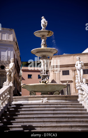 Fontana della Vergogna, Piazza Pretoria in Palermo, Sicily, Italia ...