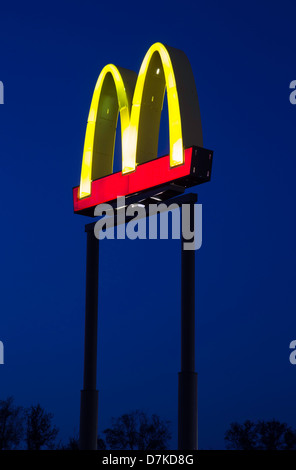 McDonald's fast food restaurant at the highway Moskva - St. Petersburg ...