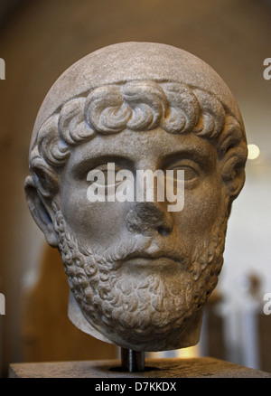 Roman art. Imperial era. Head of a man with a Priest's cap. About 120 ...