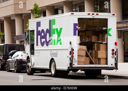 FedEx ground delivery truck Stock Photo - Alamy
