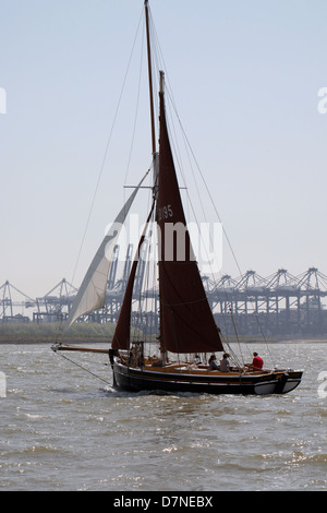 Gladys Bawley LO195 Gaff rigger . ‘Gladys’ is a beautiful 85ft sailing ...