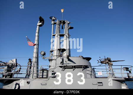 USS Pampanito (SS-383), a Balao-class diesel-electric submarine in ...