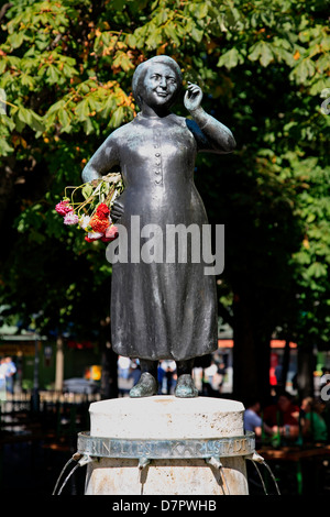 Munich, Bavaria, Germany. Viktualienmarkt - Statue of Liesl (Elisabeth ...