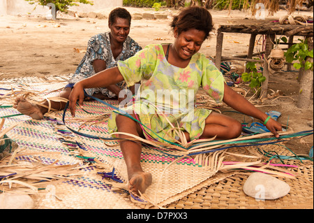 People weaving mats at village in Ban Palai, Thailand Stock Photo - Alamy