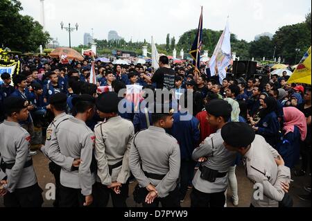 Jakarta, Indonesia. May 12, 2013. Hundreds of Trisakti University ...