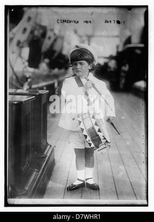 This photograph depicts Tsar Nicholas II of Russia and his family ...