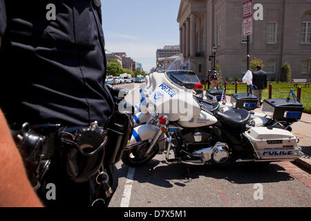 Homeland Security Police officer standing next to cruiser - Washington ...