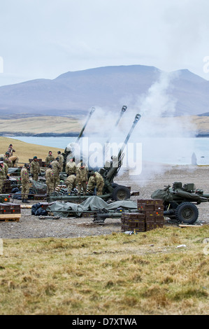 29 Commando Regiment Royal Artillery using L118 Artillery Guns in ...