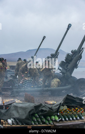 29 Commando Regiment Royal Artillery using L118 Artillery Guns in ...