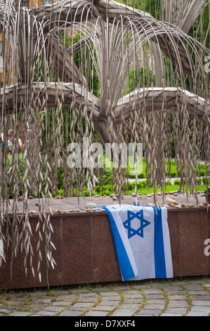 Metal weeping willow tree, Holocaust memorial, at Great Synagogue on ...