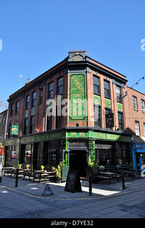 Exmouth Arms pub, Exmouth Market, London Stock Photo - Alamy