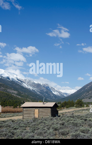Snow-capped mountains with rocky terrain and icy lake Stock Photo - Alamy