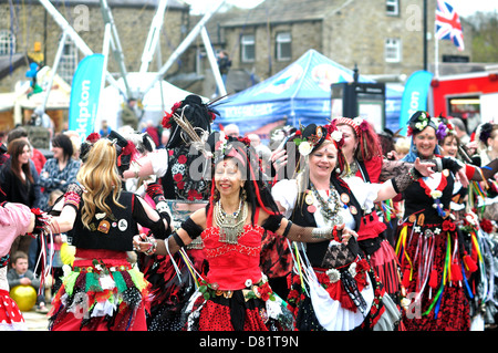 400 Roses Dance Troupe Stock Photo - Alamy
