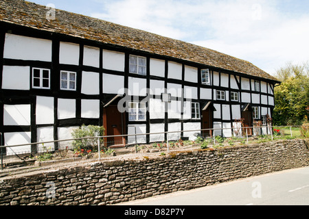 Duppa Alms Houses 1661 Black and White Village Trail Pembridge ...